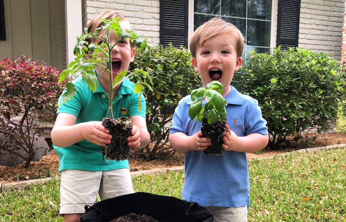 The Benefits of Gardening with Your Kids - THE SAGE The Benefits of Gardening with Kids | Grow ...